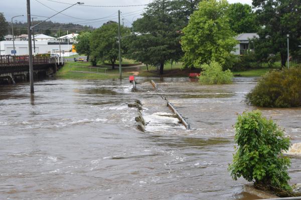 Roads flooded in Stanthorpe | Warwick Today